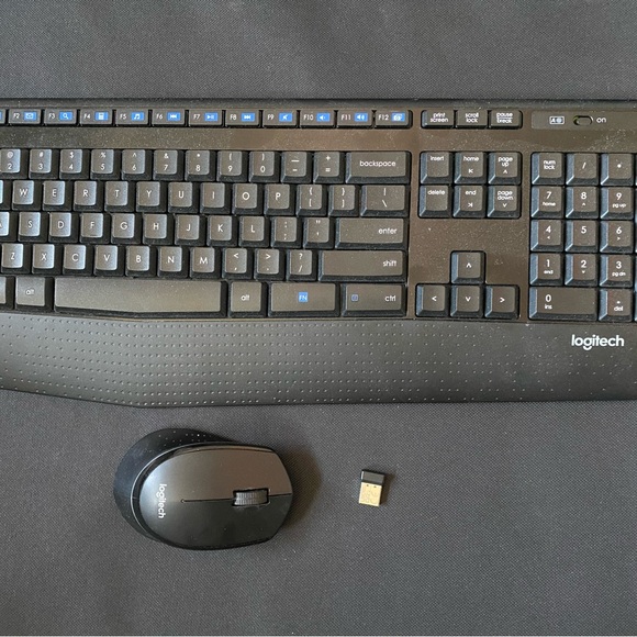 Logitech | Computers, Laptops & Parts | Logitech Wireless Keyboard And ...